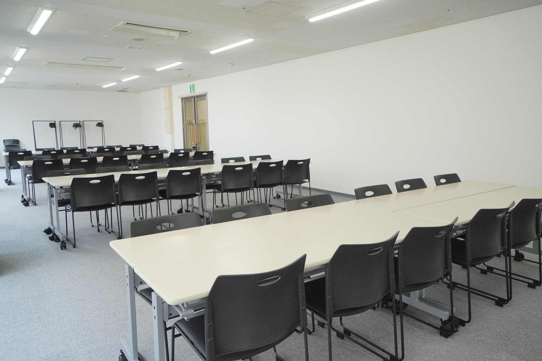 ＜豊橋駅前 TB4F-H会議室＞豊橋駅徒歩1分🚃48名収容🪑光回線Wi-Fi📶プロジェクター🎥モニター🖥️セミナー/研修/会議の写真15