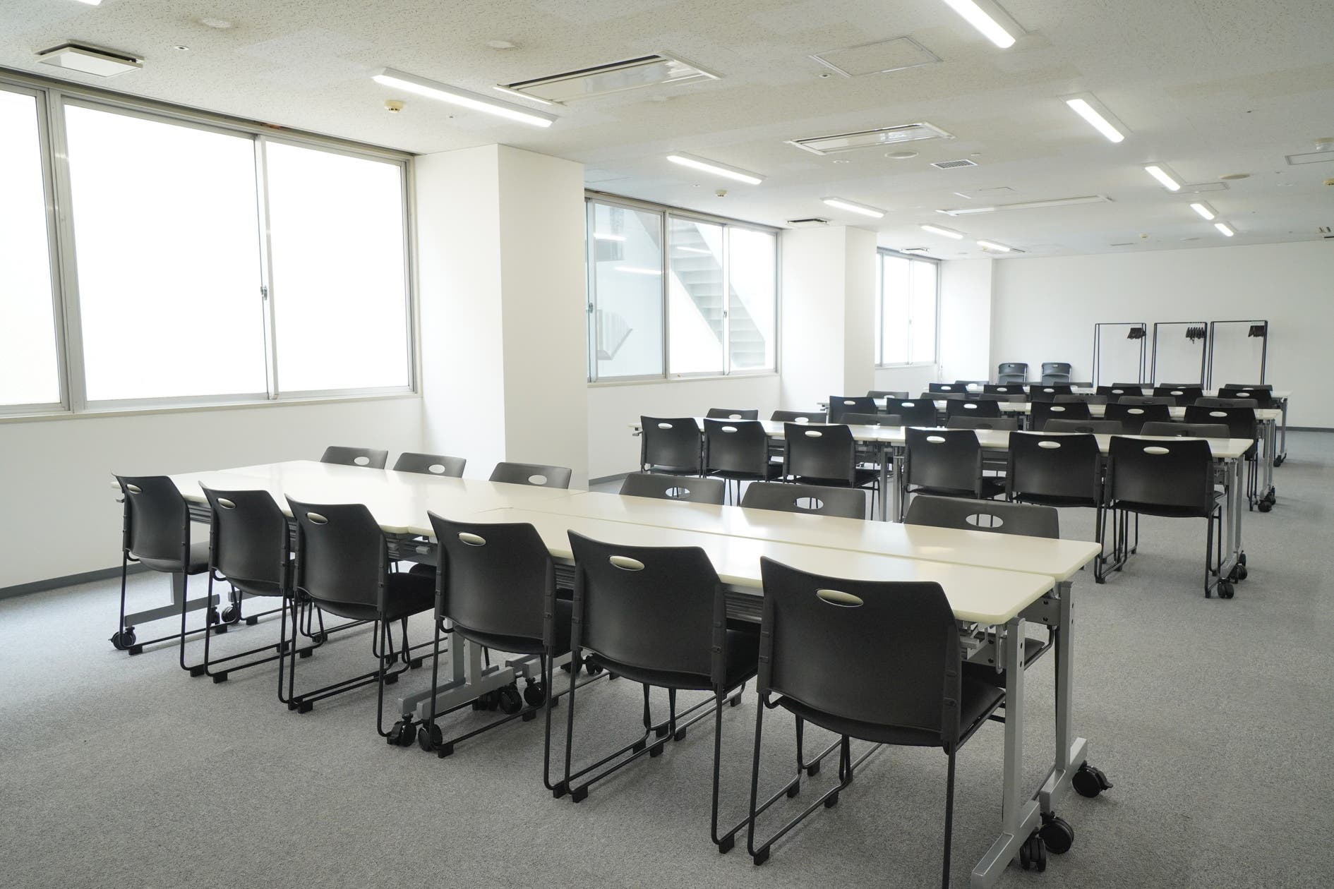 ＜豊橋駅前 TB4F-H会議室＞豊橋駅徒歩1分🚃48名収容🪑光回線Wi-Fi📶プロジェクター🎥モニター🖥️セミナー/研修/会議の写真16