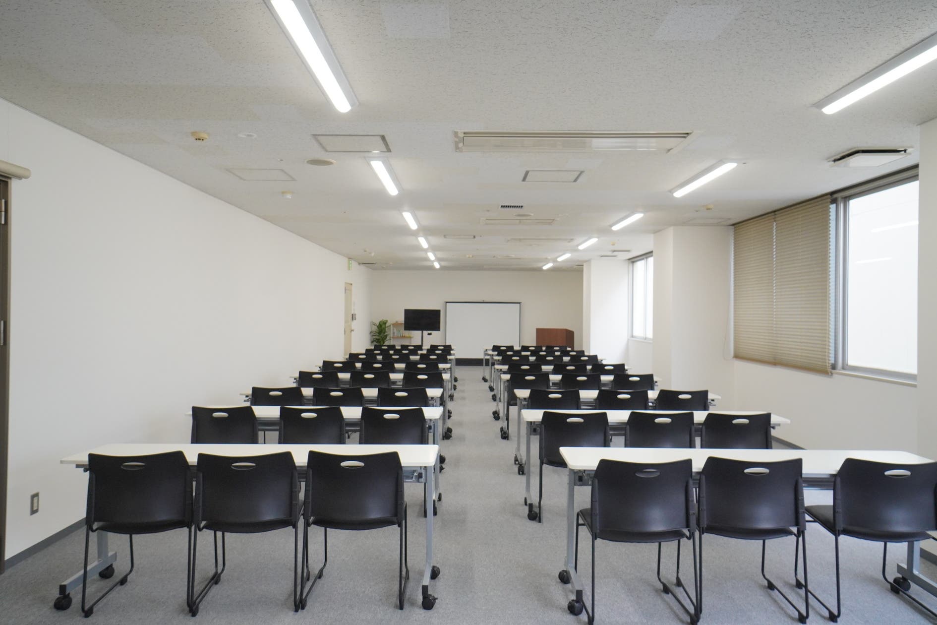 ＜豊橋駅前 TB4F-H会議室＞豊橋駅徒歩1分🚃48名収容🪑光回線Wi-Fi📶プロジェクター🎥モニター🖥️セミナー/研修/会議の写真17