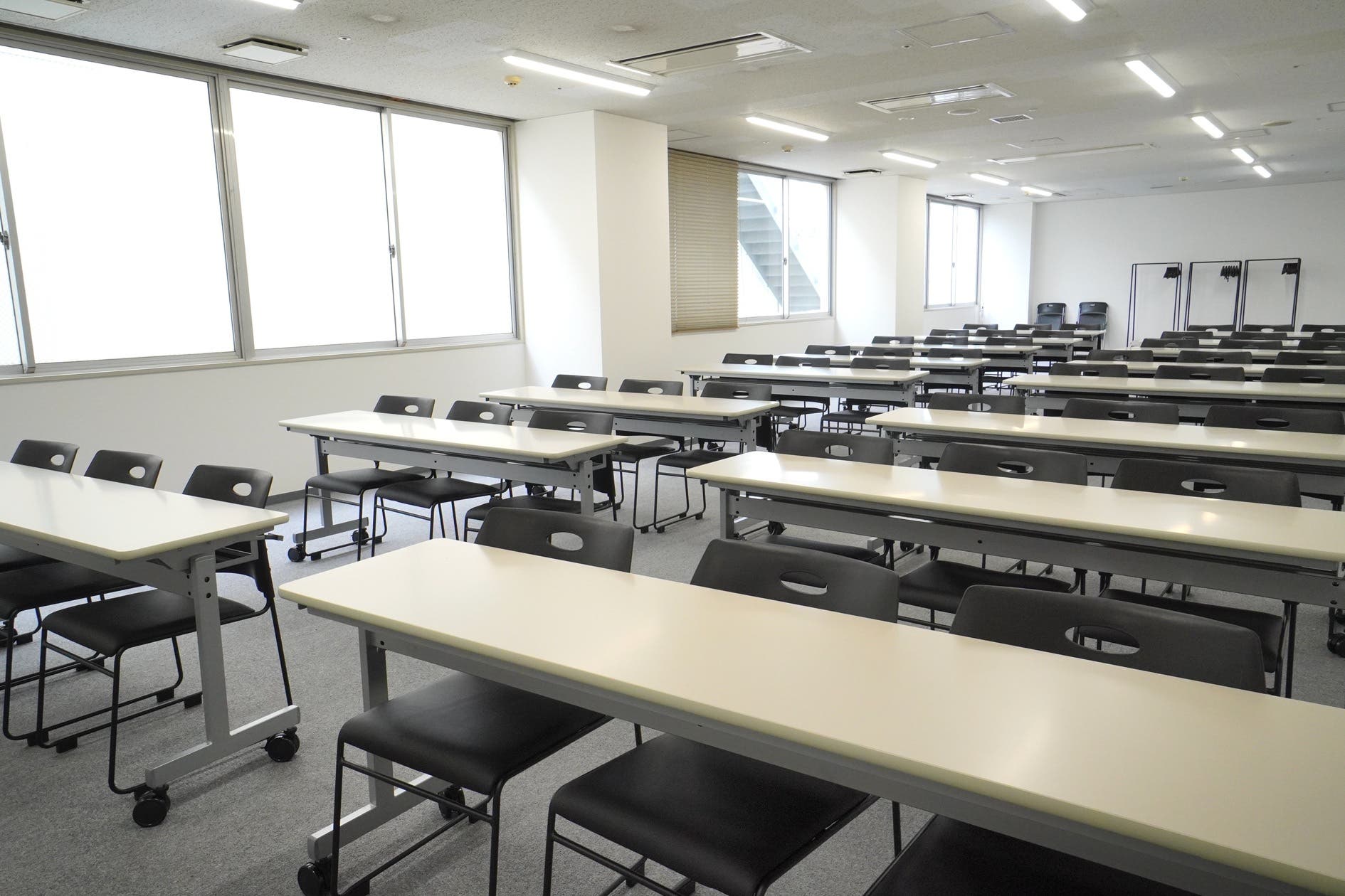 ＜豊橋駅前 TB4F-H会議室＞豊橋駅徒歩1分🚃48名収容🪑光回線Wi-Fi📶プロジェクター🎥モニター🖥️セミナー/研修/会議の写真18