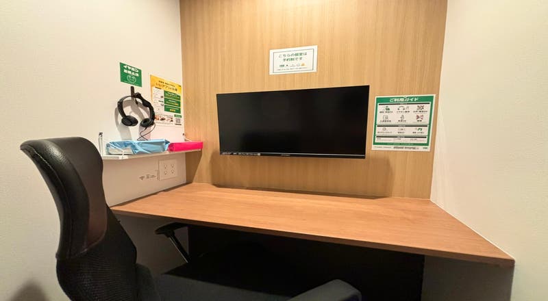 【¥330/30分！ドン・キホーテ新宿店地下1階】モニター・フリードリンク付き1名個室（ブース2）※予約時間前は入室不可