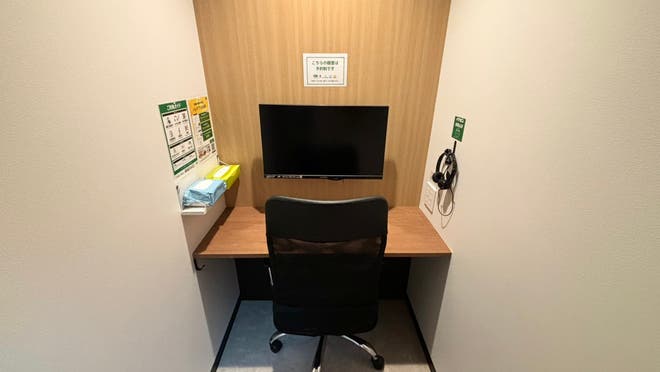 【¥330/30分!ドン・キホーテ新宿店地下1階】モニター・フリードリンク付き1名個室(ブース4)※予約時間前は入室不可の写真3