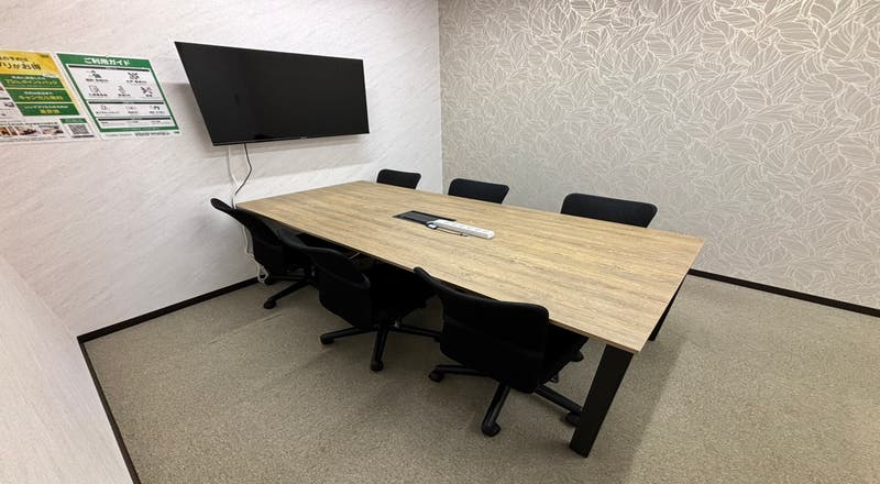 【1時間1,430円！ドン・キホーテ新宿店地下1階】モニター・フリードリンク付き6名会議室（Room A）※予約時間前は入室不可