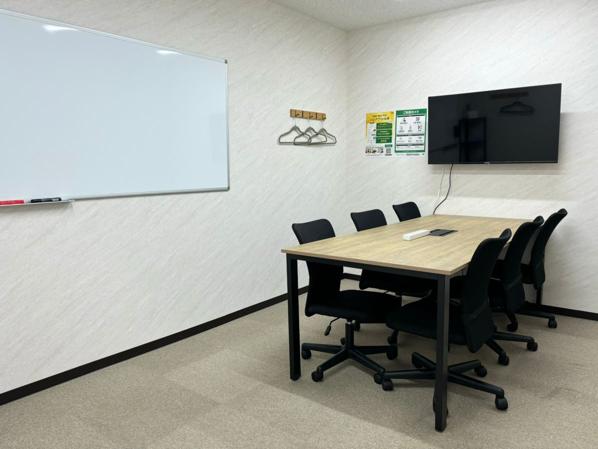 【1時間1,430円！ドン・キホーテ新宿店地下1階】モニター・フリードリンク付き6名会議室（Room A）※予約時間前は入室不可の写真2