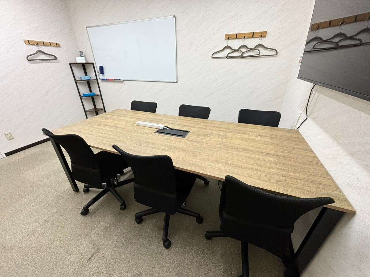 【1時間1,430円！ドン・キホーテ新宿店地下1階】モニター・フリードリンク付き6名会議室（Room A）※予約時間前は入室不可の写真4