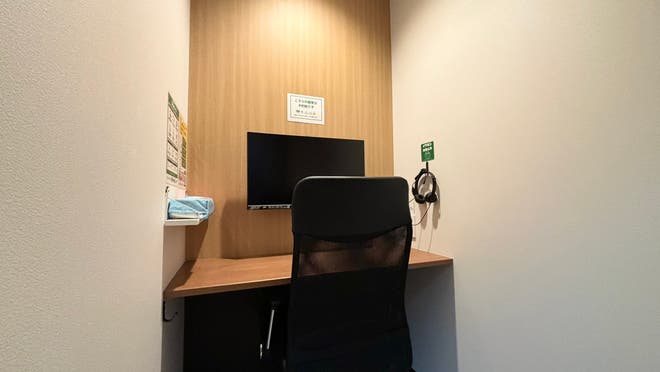 【¥330/30分!ドン・キホーテ新宿店地下1階】モニター・フリードリンク付き1名個室(ブース8)※予約時間前は入室不可の写真2