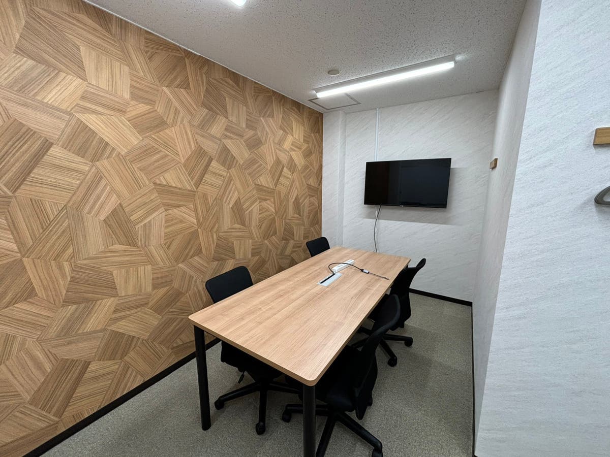 【1時間1,100円！ドン・キホーテ新宿店地下1階】モニター・フリードリンク付き4名会議室（Room B）※予約時間前は入室不可の写真2