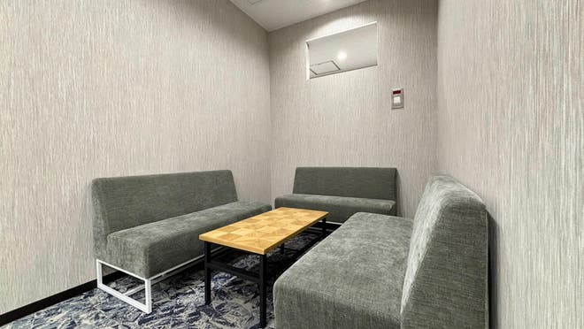 【1時間1,100円!ドン・キホーテ新宿店地下1階】モニター・フリードリンク付き4名会議室(Room B)※予約時間前は入室不可の写真6