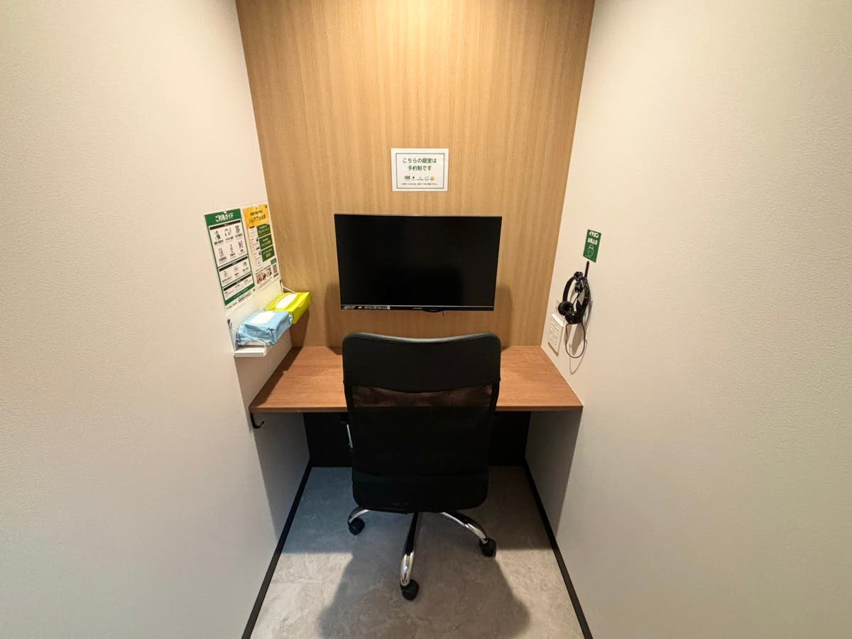 【¥330/30分！ドン・キホーテ新宿店地下1階】モニター・フリードリンク付き1名個室（ブース10）※予約時間前は入室不可の写真3