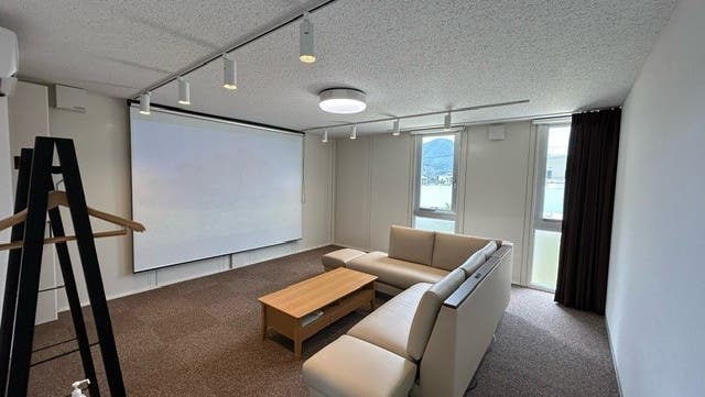 【Living1】✨U-SPACE広島店✨映画鑑賞や打ち合わせスペースとしてもご利用いただけます♪Wi-Fi/広島市の写真1
