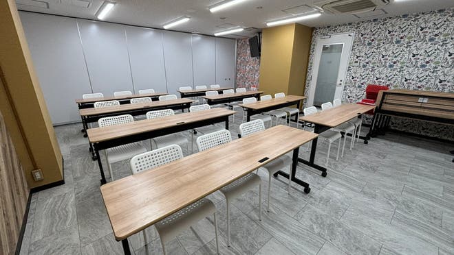 【¥5,500/1h!ドン・キホーテ新宿店地下1階】36平米24名収容可能セミナールーム(Room F)の写真3