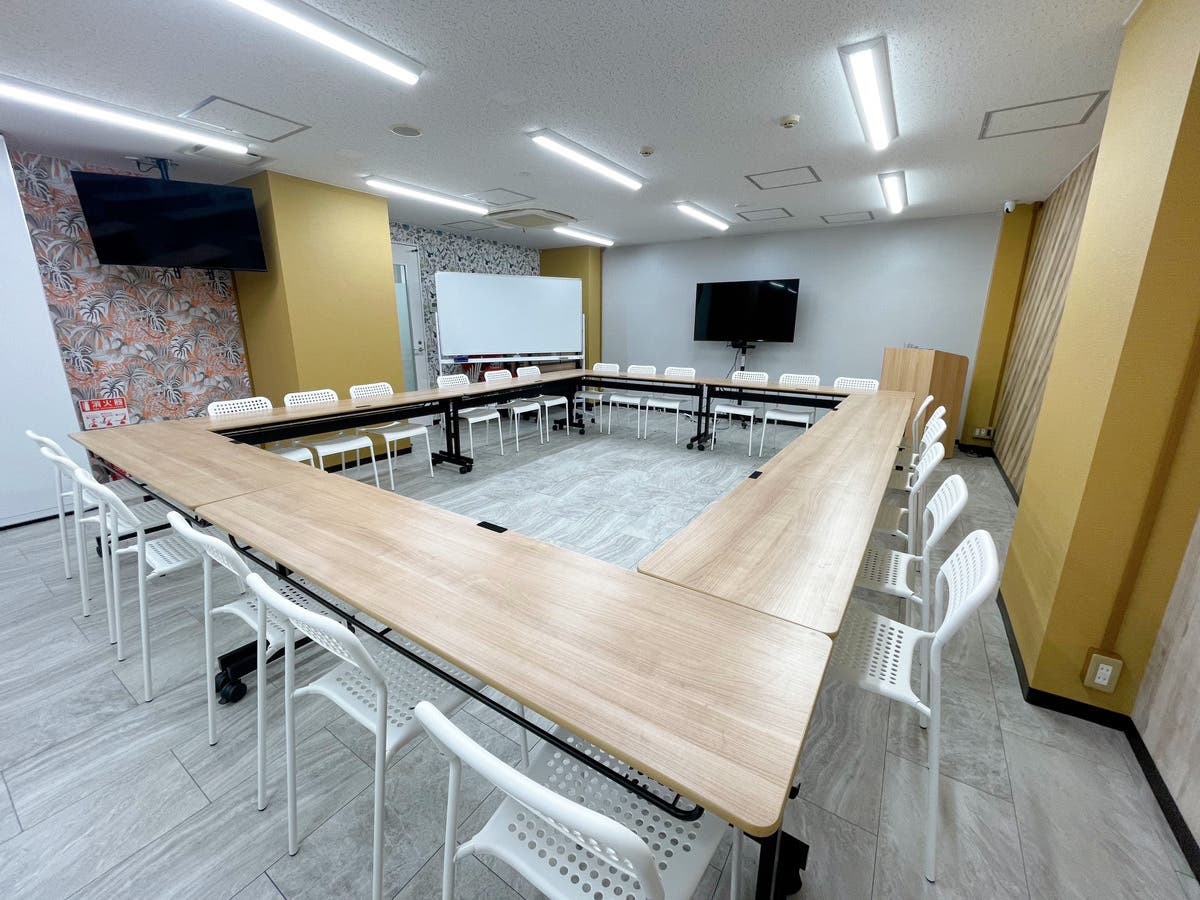 【¥5,500/1h！ドン・キホーテ新宿店地下1階】36平米24名収容可能セミナールーム（Room F）の写真2
