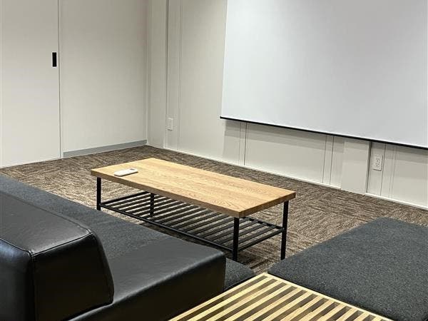 【Living1】✨U-SPACE伊勢原店✨リビングをイメージしたちょっとした集まりに最適のスペースです♪Wi-Fi/伊勢原市の写真3