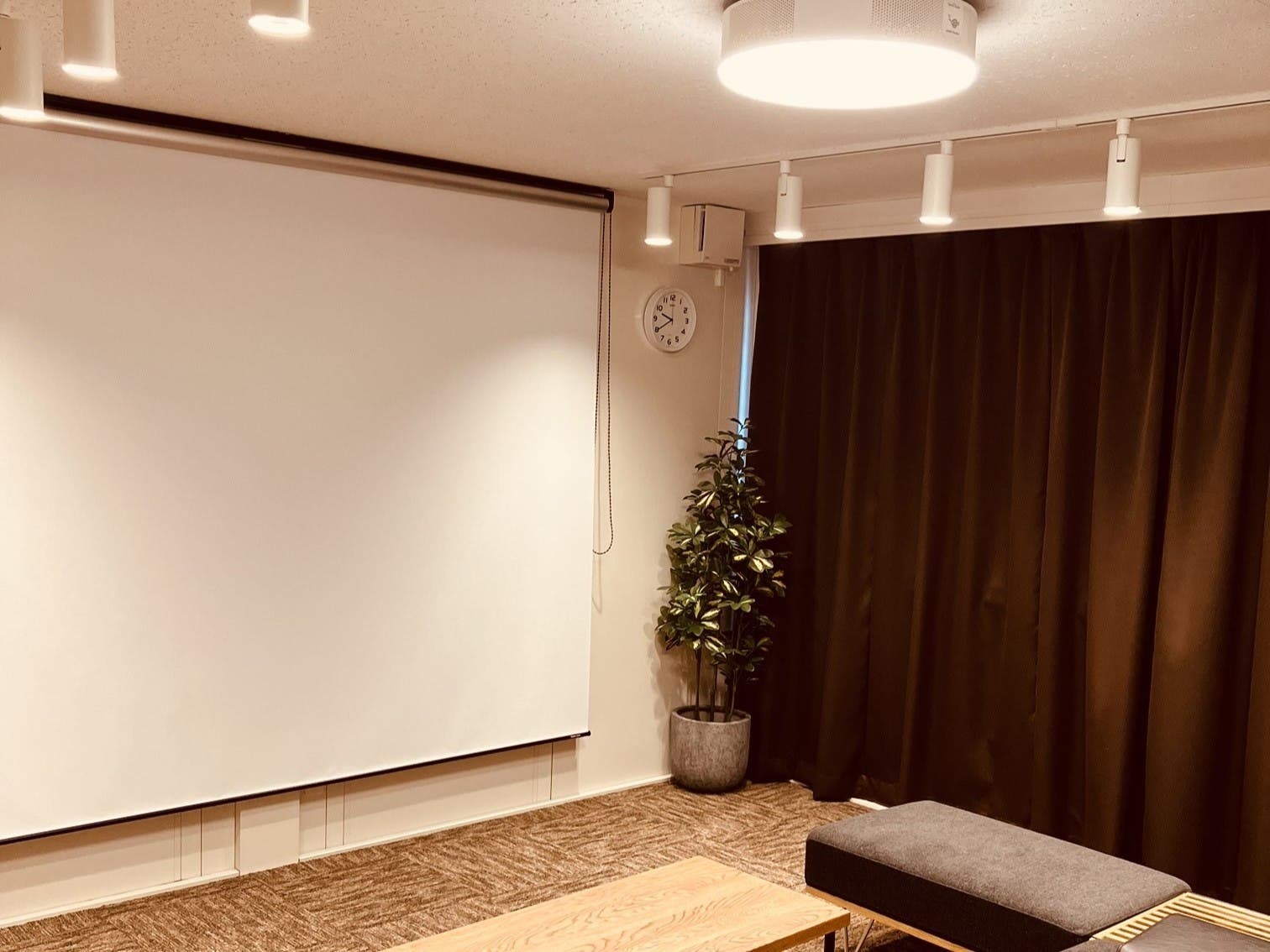 【Living1】✨U-SPACE伊勢原店✨リビングをイメージしたちょっとした集まりに最適のスペースです♪Wi-Fi/伊勢原市の写真9