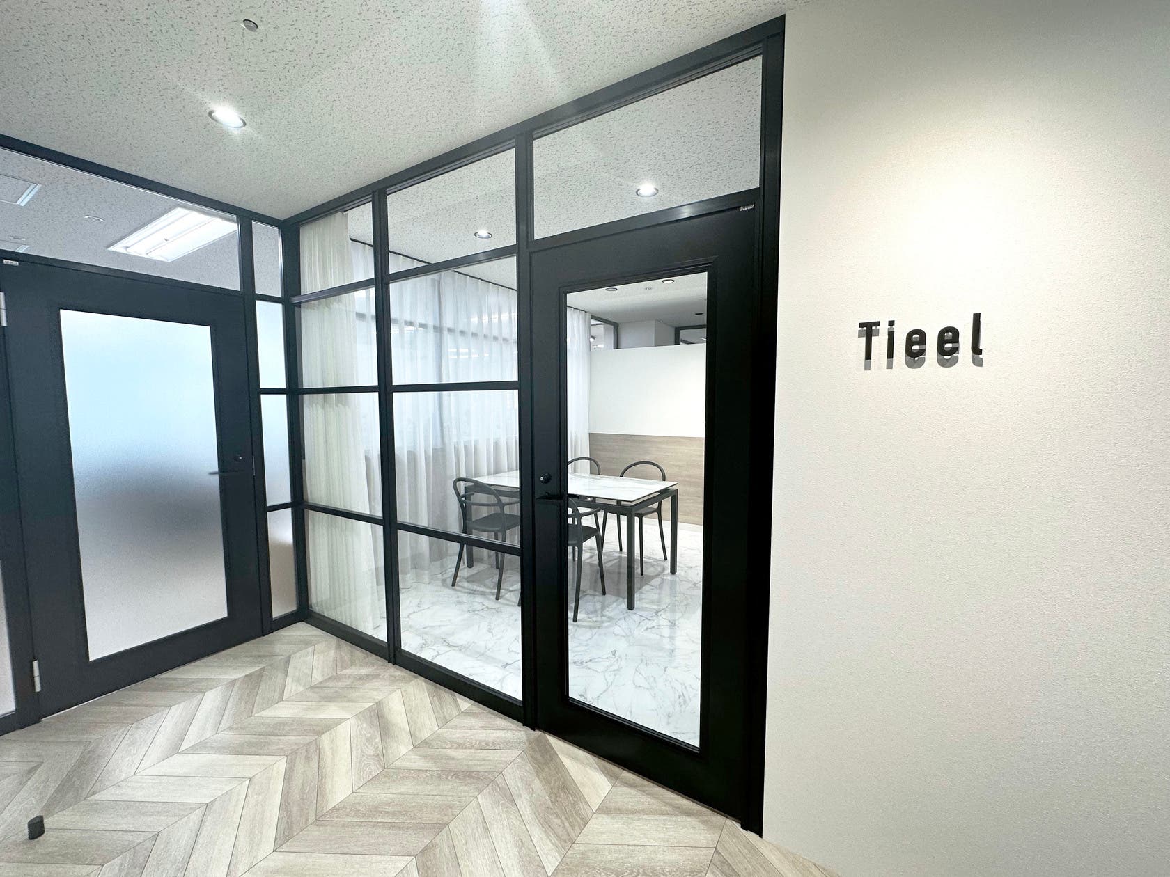 【銀座駅徒歩圏内】オシャレで開放的な撮影スタジオの写真5