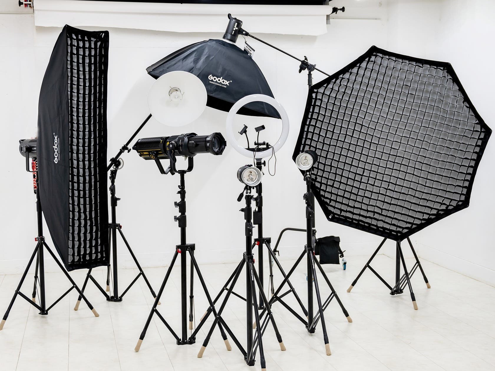【無料】超充実の照明機材（COMETモノブロックストロボ/Godox LEDビデオライト etc）の画像1