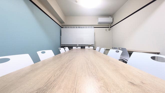 ⭐️割引期間中⭐️【天王寺駅1分にオープン!最大12名着席可能】無料で光回線Wi-Fi、プロジェクター・ホワイトボードが使えるの写真12