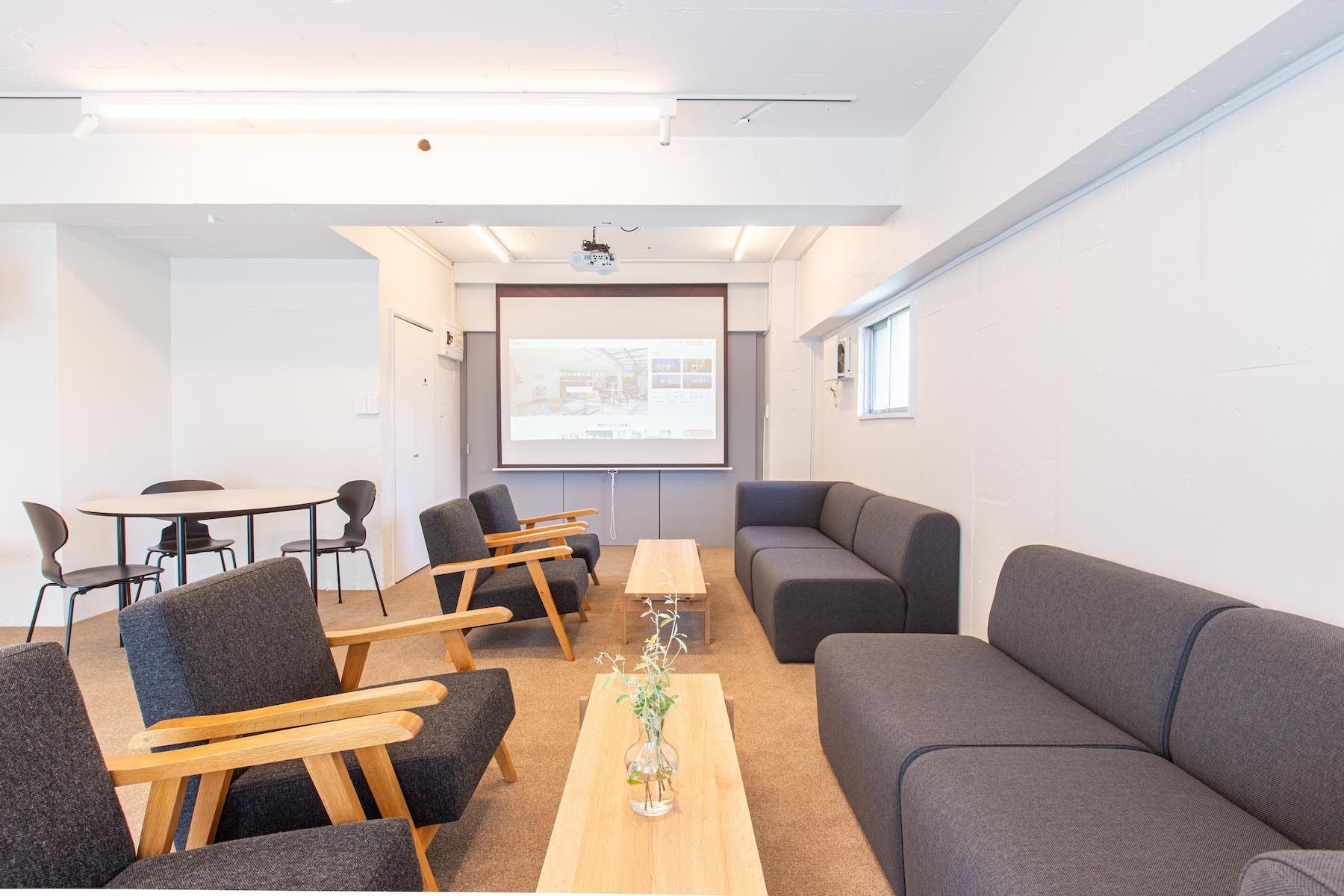 【目黒駅徒歩1分 / -ROOM1-】会議・セミナーに / Wi-Fi・プロジェクター・スクリーンも完備の写真2