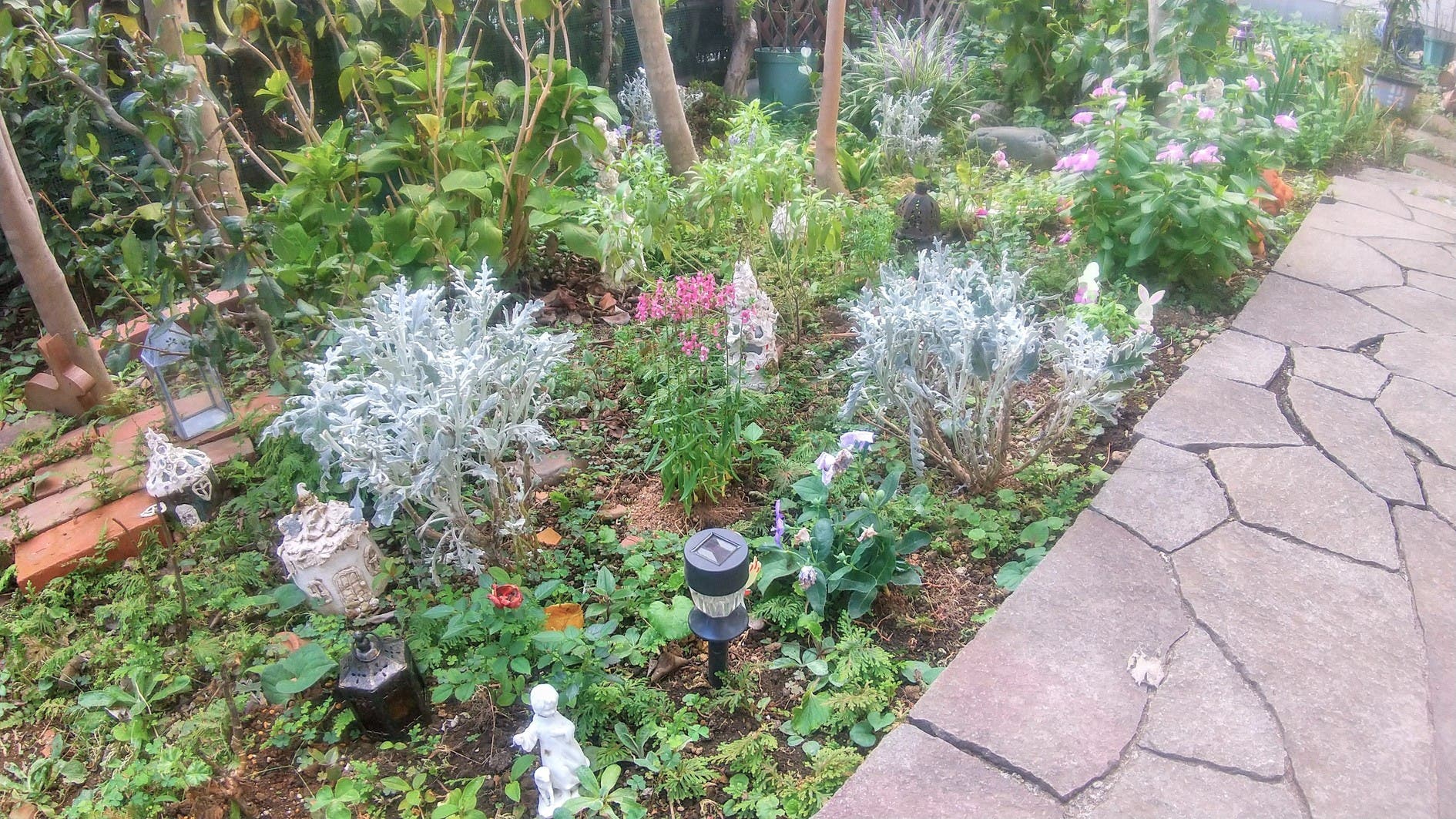 かわいい雑貨がいっぱいの、絵本の世界のような癒し空間。12月はムード満点のクリスマス装飾でお迎えします。の写真20