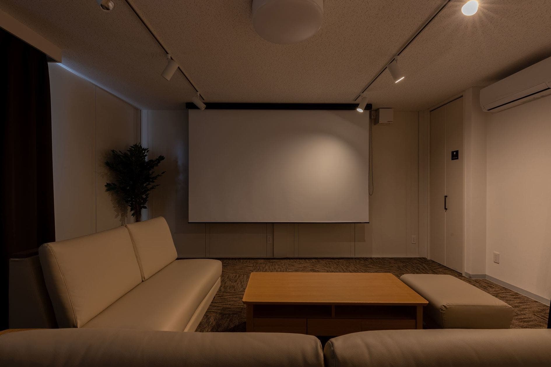 【Living2】✨U-SPACE福山中央店✨映画鑑賞や打ち合わせスペースとしてもご利用いただけます♪Wi-Fi/福山市の写真10