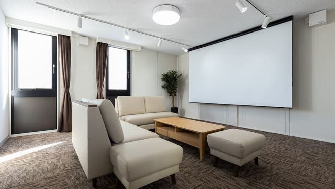 【Living2】✨U-SPACE福山中央店✨映画鑑賞や打ち合わせスペースとしてもご利用いただけます♪Wi-Fi/福山市の写真1