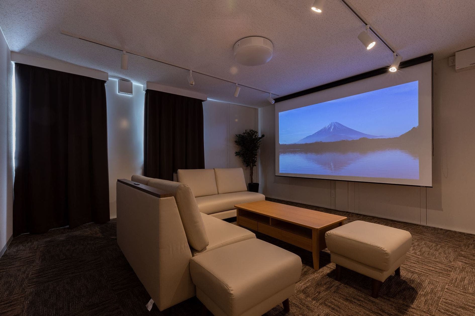 【Living2】✨U-SPACE福山中央店✨映画鑑賞や打ち合わせスペースとしてもご利用いただけます♪Wi-Fi/福山市の写真12