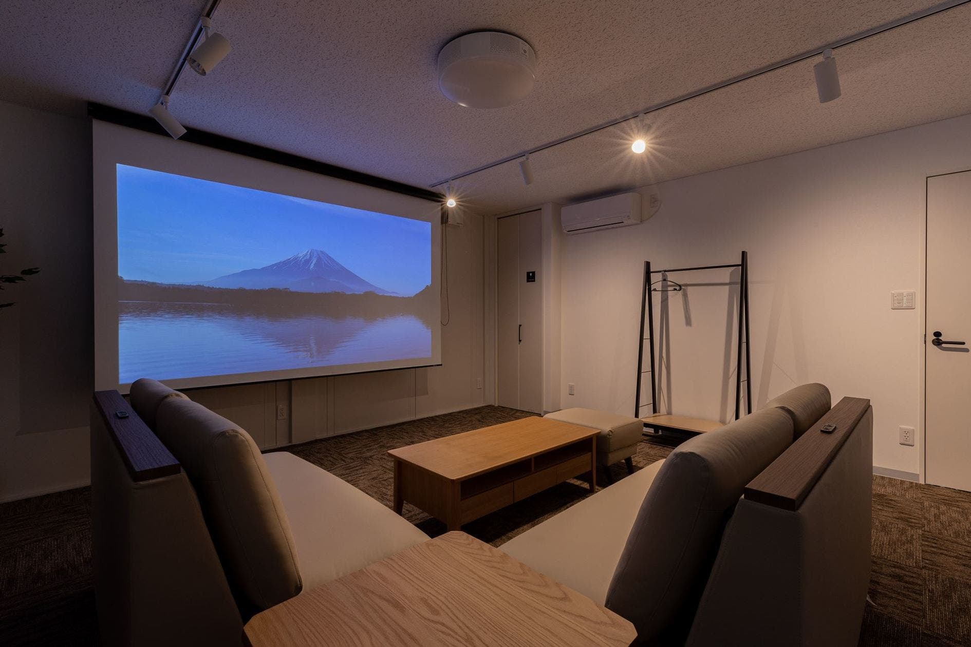 【Living2】✨U-SPACE福山中央店✨映画鑑賞や打ち合わせスペースとしてもご利用いただけます♪Wi-Fi/福山市の写真14