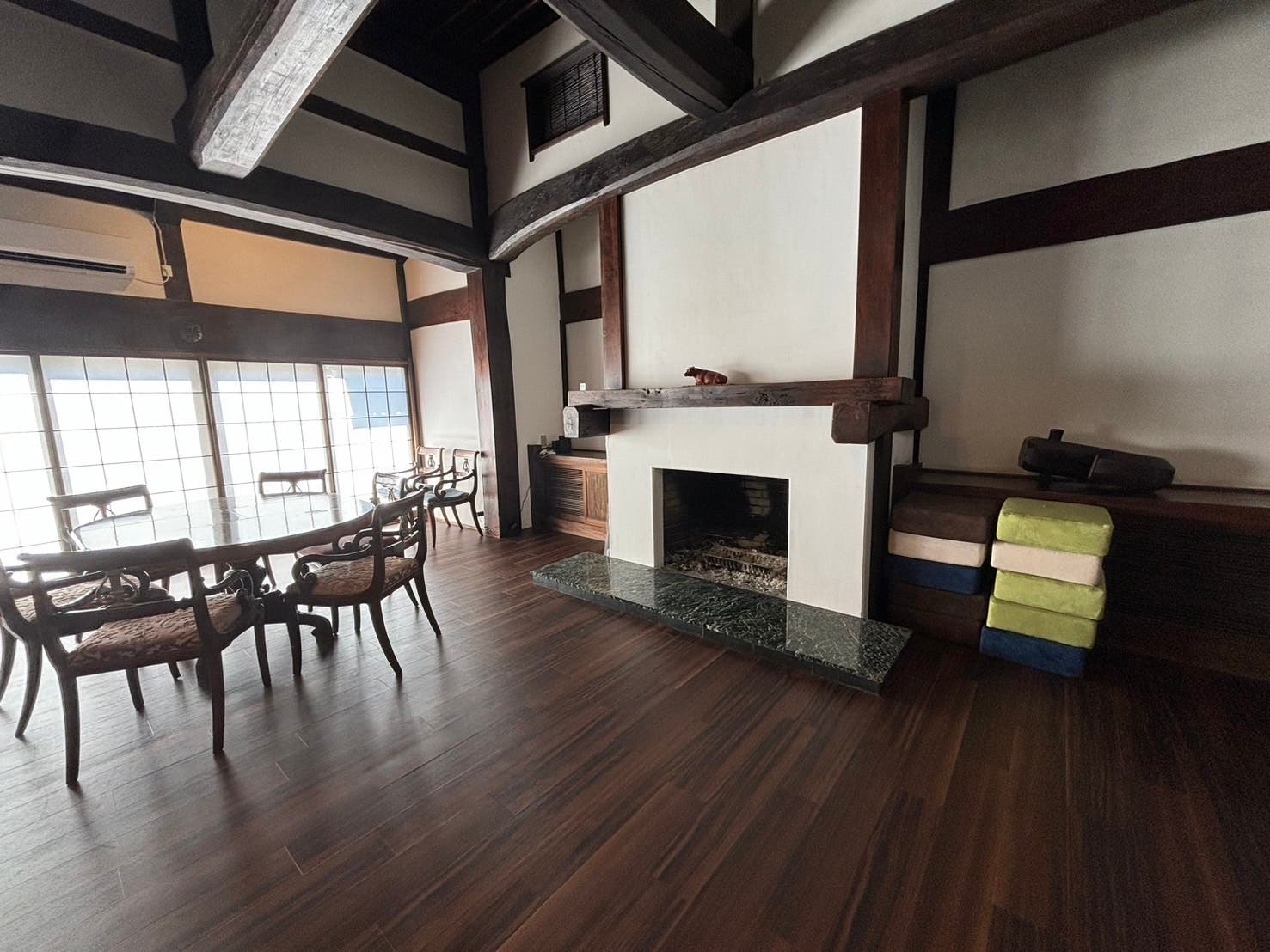 築数百年の合掌造りの写真13