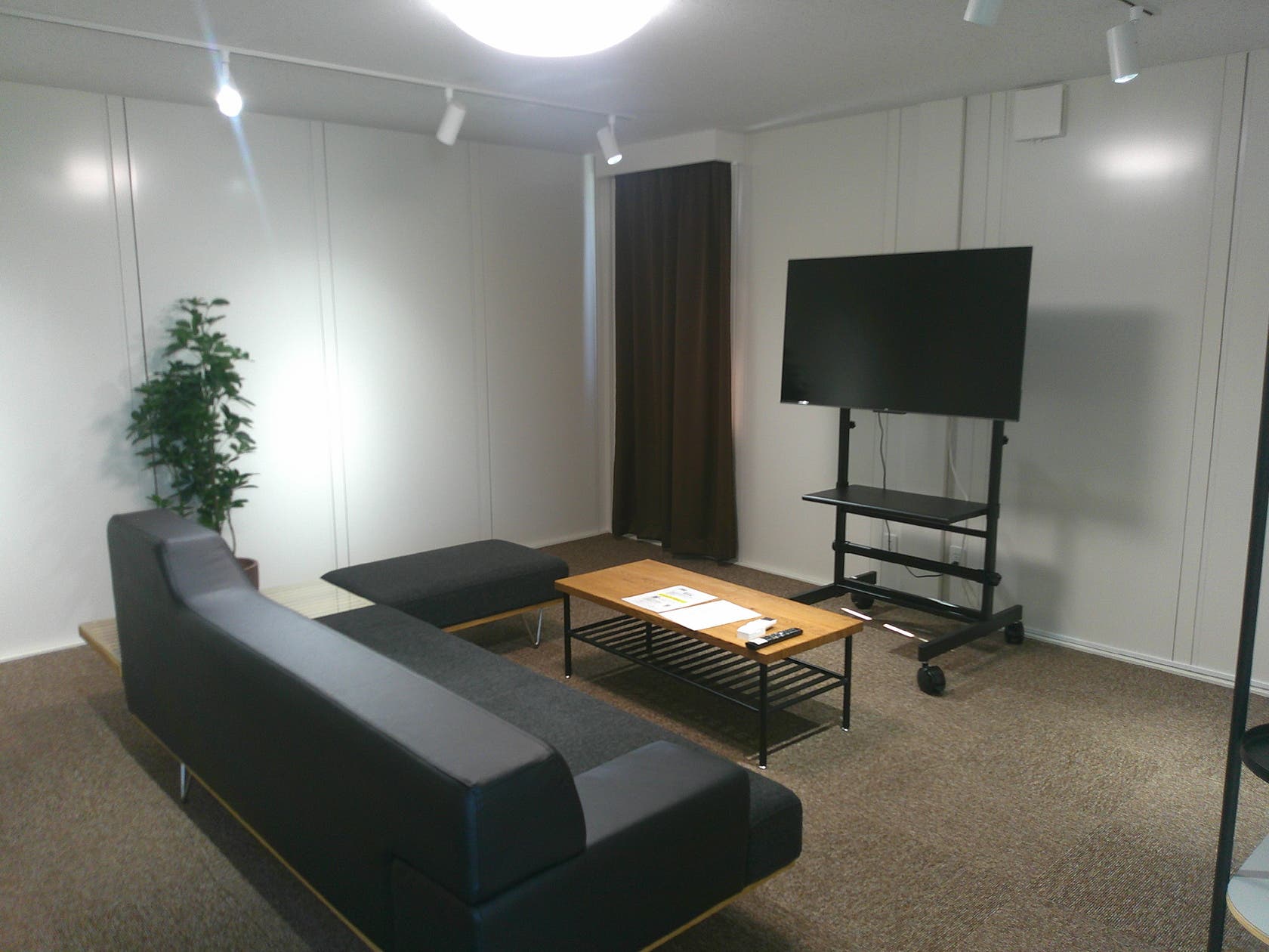 【Living】✨U-SPACE小田原店✨リビングをイメージしたちょっとした集まりに最適のスペースです♪Wi-Fi/小田原市の写真6