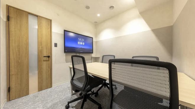 【西新井駅徒歩1分】打合せやWEB会議に使える✨4名用会議室 #Wi-Fi #電源 #フリードリンクの写真1