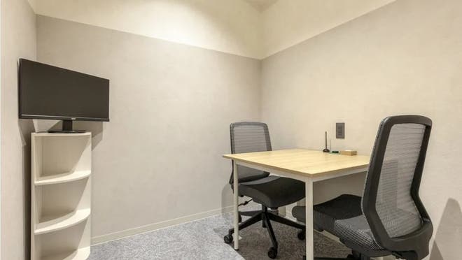 【西新井駅徒歩1分】打合せやWEB会議に使える✨2名用会議室 #Wi-Fi #電源 #フリードリンクの写真1