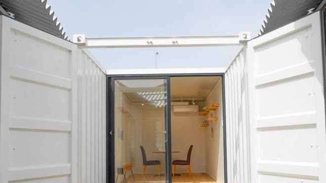 ジオラマ作家が作ったローカル鉄道ジオラマを目の前にして仕事が出来るワークルームの写真5