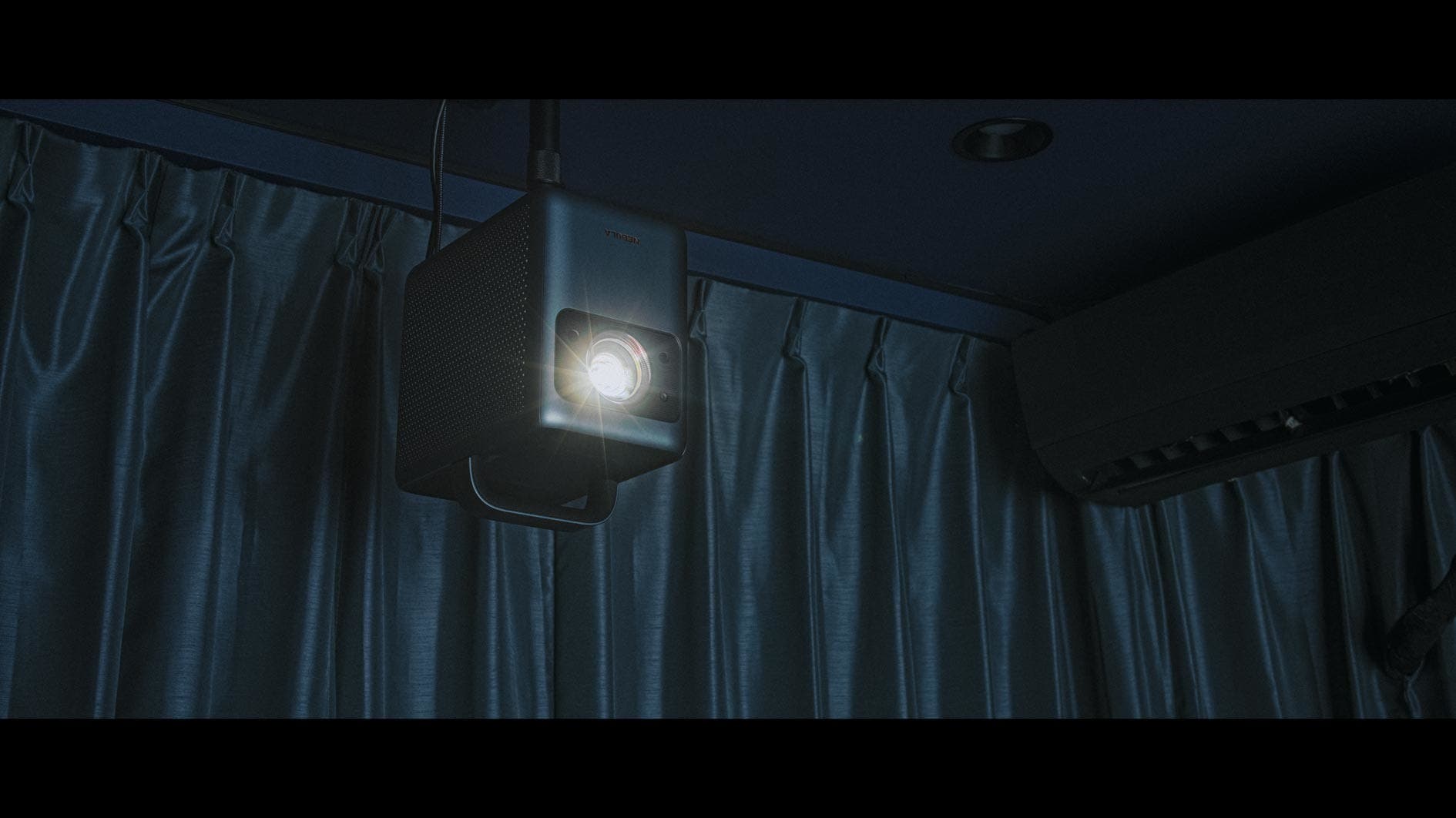 📹プロジェクター（Anker Nebula Cosmos）	の画像1