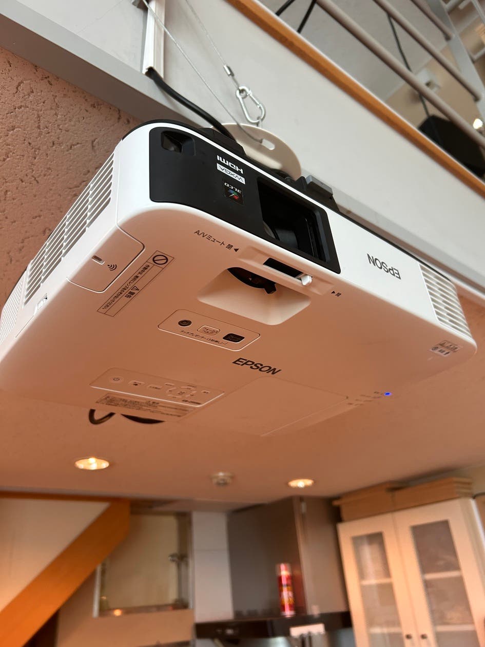 [プロジェクター&スクリーン】の画像1