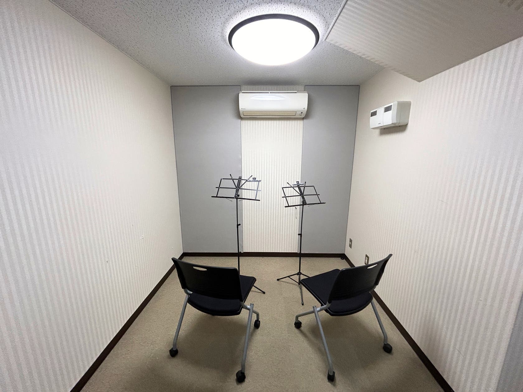 roomK【銀座駅 1分】歌唱・発声練習・楽器演奏OK!の写真3