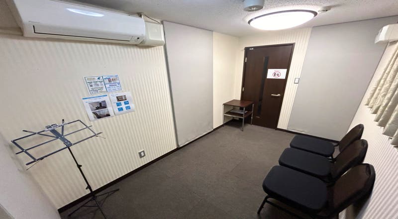 roomR【銀座駅 1分】歌唱・発声練習・楽器演奏OK!