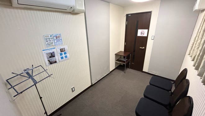 roomR【銀座駅 1分】歌唱・発声練習・楽器演奏OK!の写真1