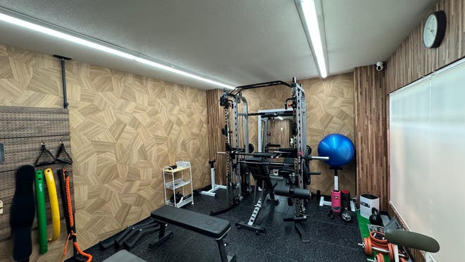 【地域最安値!】北千住駅徒歩5分/レンタルトレーニングジム/施術ベッドも完備/完全貸切/合同トレにもの写真1