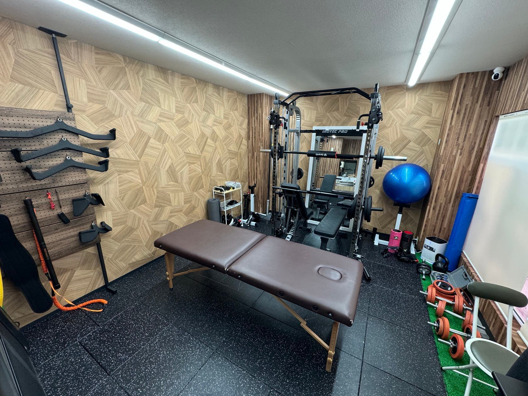 【地域最安値！】北千住駅徒歩5分/レンタルトレーニングジム/施術ベッドも完備/完全貸切/合同トレにもの写真4