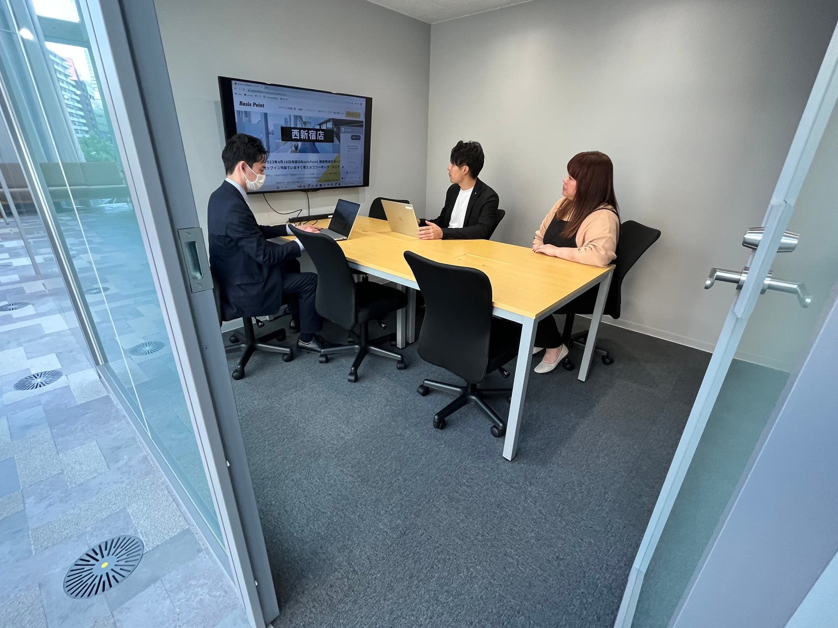 【1～6名会議室】西新宿五丁目駅徒歩4分！/モニター/Wi-Fi/充電器/テレワークやWeb会議に最適の写真1