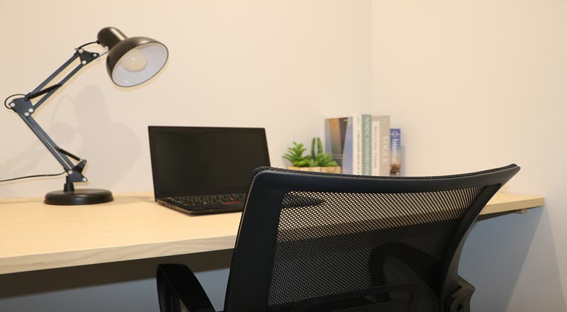 【鍵付き1名個室B】西新宿五丁目駅徒歩4分！フリードリンク/Wi-Fi/充電器/テレワークやWeb会議に最適