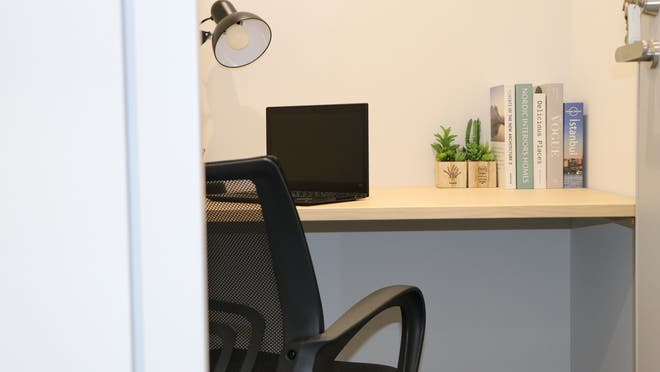 【鍵付き1名個室B】西新宿五丁目駅徒歩4分!フリードリンク/Wi-Fi/充電器/テレワークやWeb会議に最適の写真3