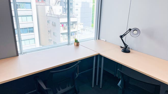 【鍵付き2名個室】西新宿五丁目駅徒歩4分!フリードリンク/Wi-Fi/充電器/テレワークやWeb会議に最適の写真1