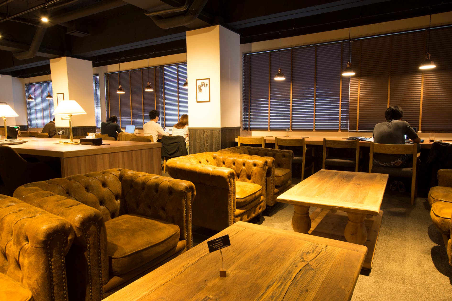 【1～4ソファ席】神保町駅徒歩1分/有人受付/デザイナーズ/電源Wi-Fi完備で商談やWeb会議に最適の写真4