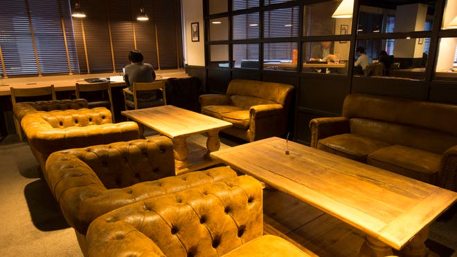 【1~4ソファ席】神保町駅徒歩1分/有人受付/デザイナーズ/電源Wi-Fi完備で商談やWeb会議に最適の写真5