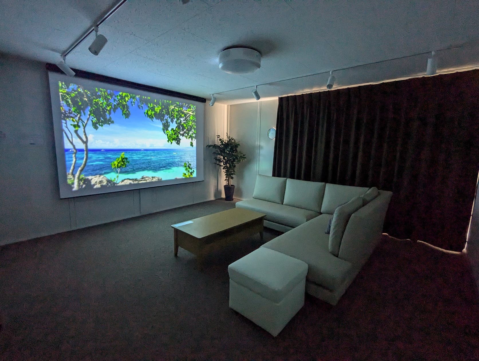 【Living】✨U-SPACE倉敷連島店✨映画鑑賞や打ち合わせスペースとしてもご利用いただけます♪Wi-Fi/倉敷市の写真6