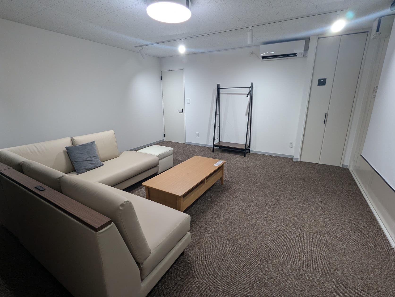 【Living】✨U-SPACE倉敷連島店✨映画鑑賞や打ち合わせスペースとしてもご利用いただけます♪Wi-Fi/倉敷市の写真2