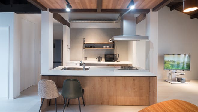 山科駅徒歩3分!アイランドキッチン / 床暖房付きのレンタルスペースの写真1