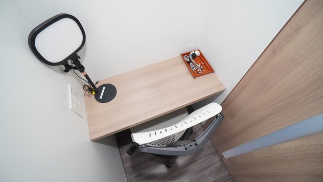 <PaO Work 川崎No.1>京急川崎駅徒歩4分✨完全個室🚪光回線Wi-Fi📶電源🔌テレワーク/面接/自習/作業の写真3