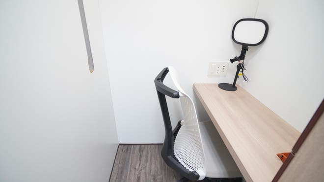 <PaO Work 川崎No.2>京急川崎駅徒歩4分✨完全個室🚪光回線Wi-Fi📶電源🔌テレワーク/面接/自習/作業の写真4